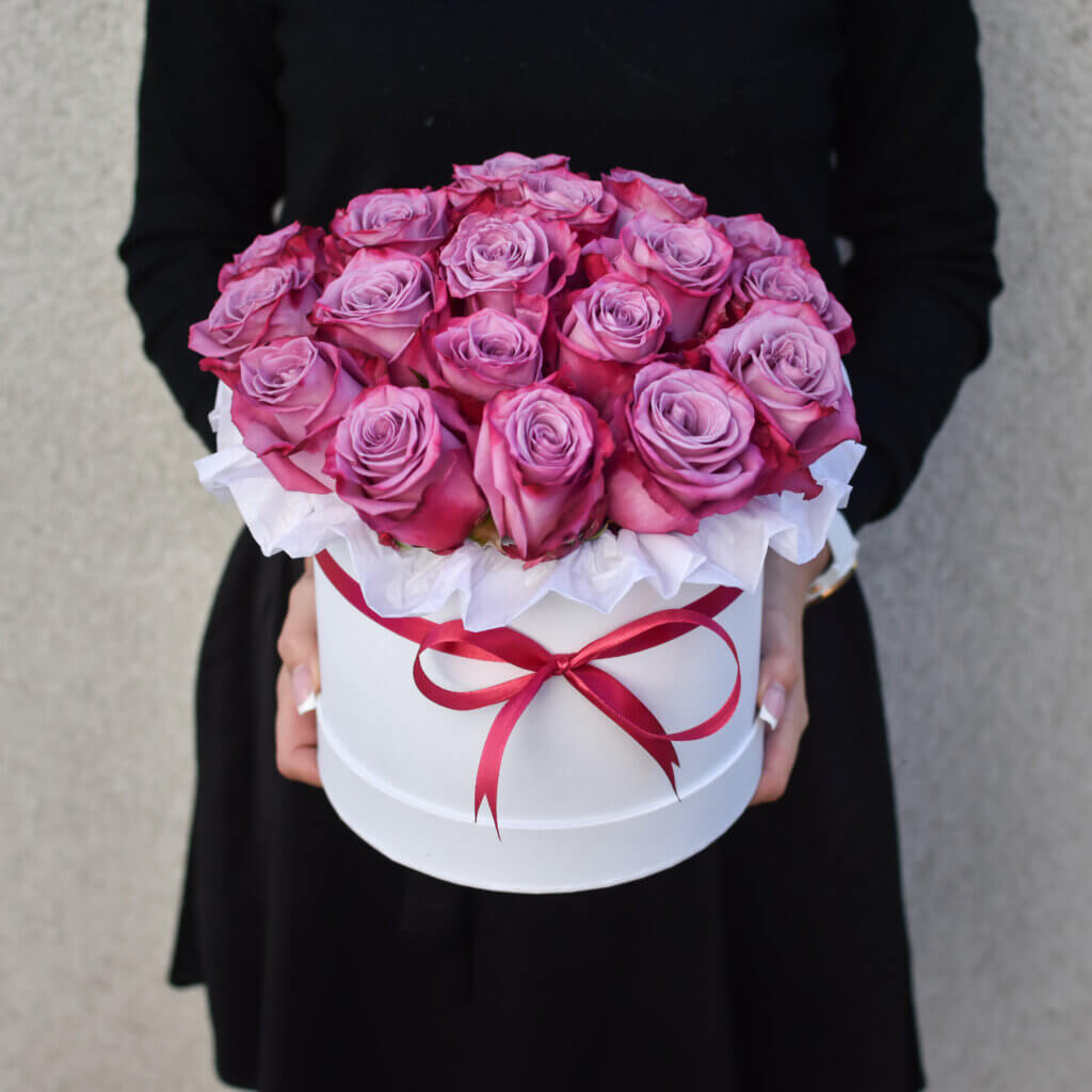 Gėlės dėžutėje Vilniuje | Gėlių dėžutės su pristatymu | Gintarės Gėlės