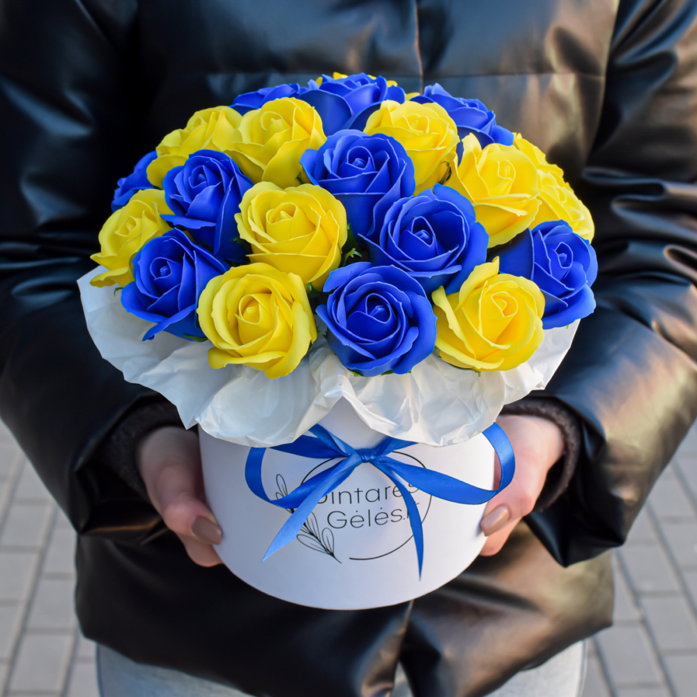 Muilo gėlės dėžutėje „Mėlynos ir geltonos mažos rožės“ | Gintarės Gėlės