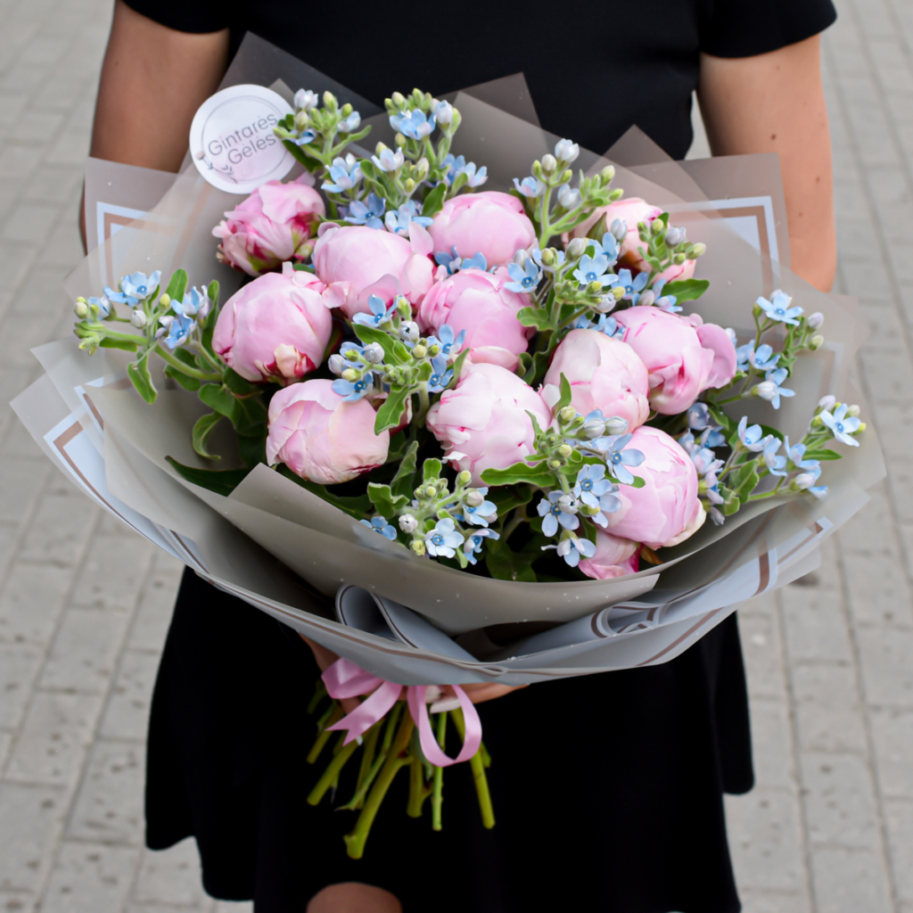 Bijūnų ir tvidijų puokštė | Gėlių Pristatymas Vilniuje | Gintarės Gėlės